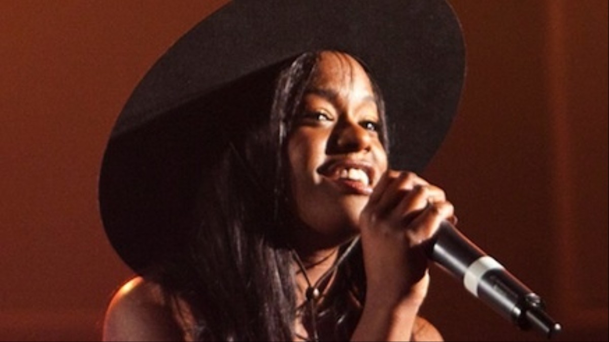 Azealia Banks Is Facing a Potential Ban from Entering the UK After Her ... Azealia Banks Is Facing a Potential Ban from Entering the UK After Her ...