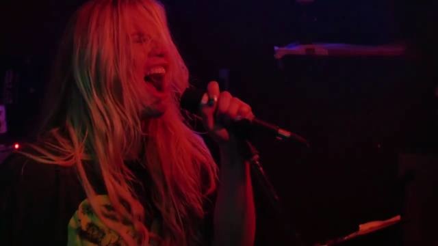 This Video Of Kesha Performing Blow And Timber In Nashville Is Punk